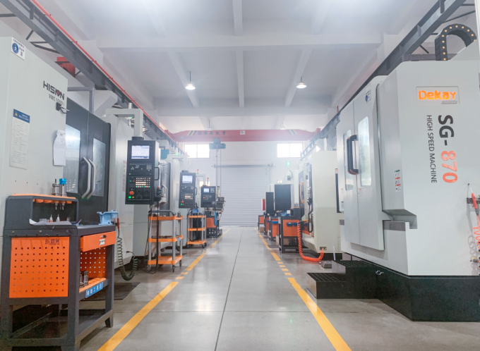 China Yuyao Jinqiu Plastic Mould Co., Ltd. factory production line